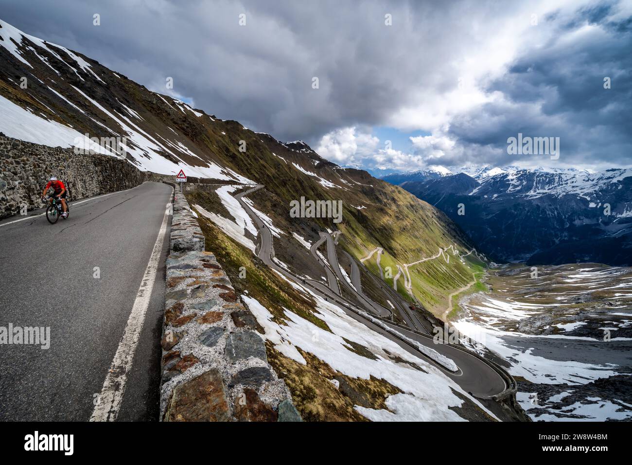Road cycling at Stelvio Pass near Bormio, Italy Stock Photo - Alamy