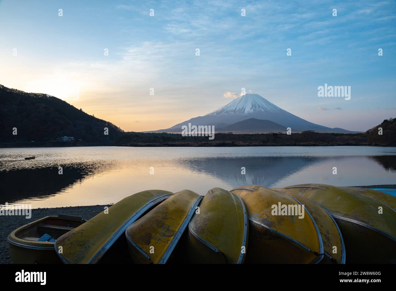Mount fuji on dusk lake hi-res stock photography and images - Alamy