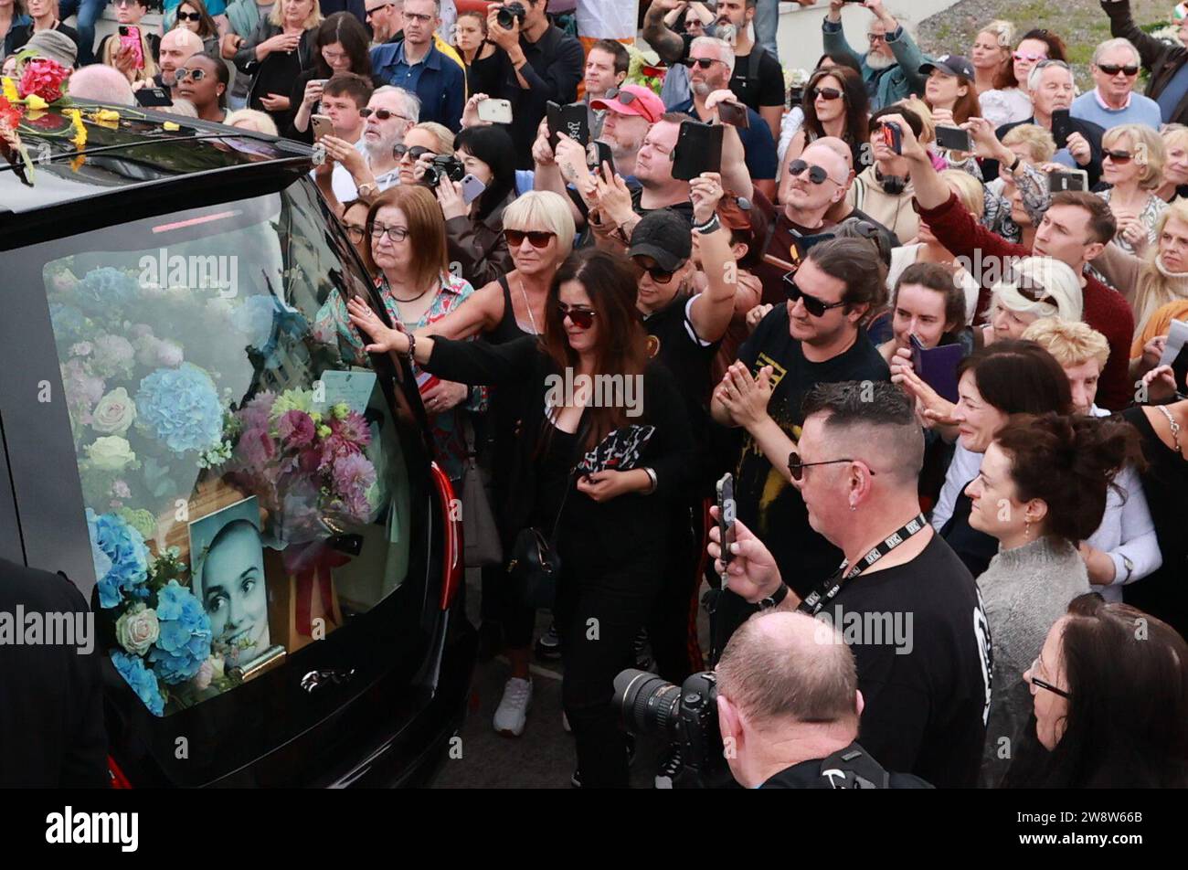 PA REVIEW OF THE YEAR 2023 File photo dated 08/08/23 - Fans of singer ...