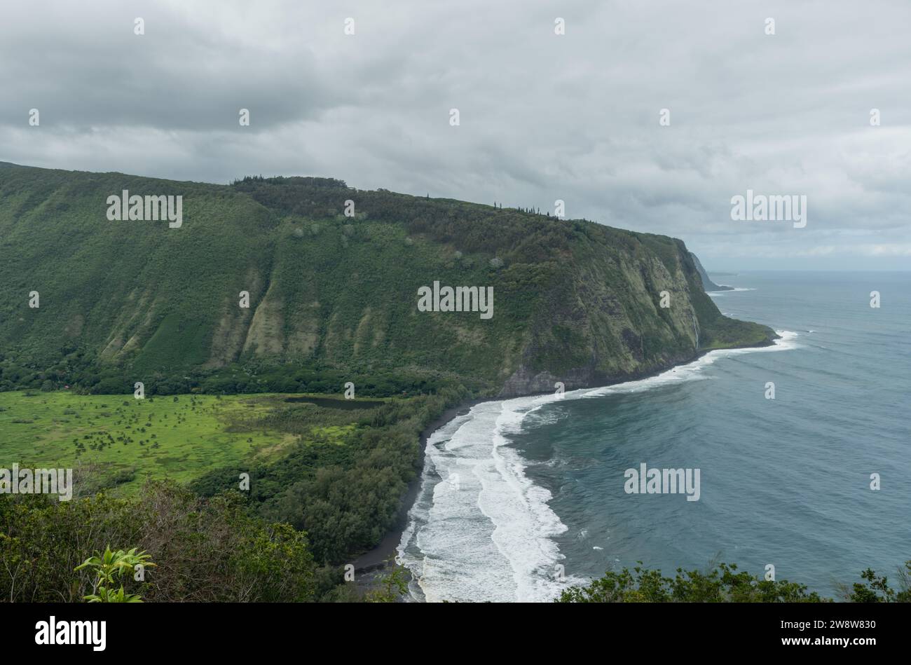 Scenic aerial panoramic Waipio Valley lookout vista, Big Island of ...