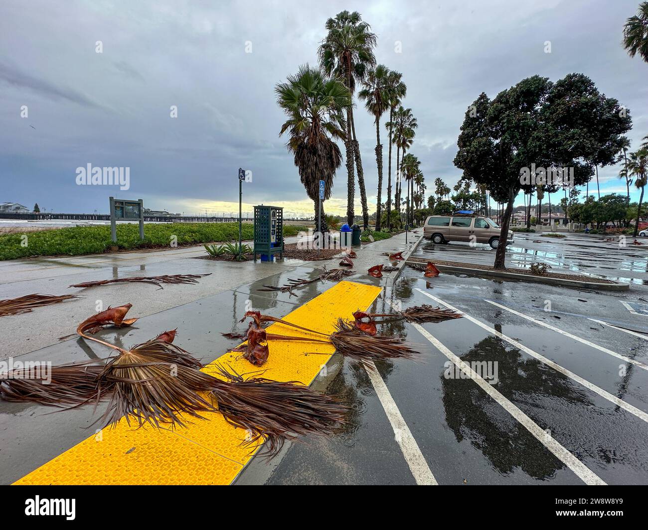 Santa Barbara, California, U.S.A. 21st Dec, 2023. Winter Solstice Rains ...