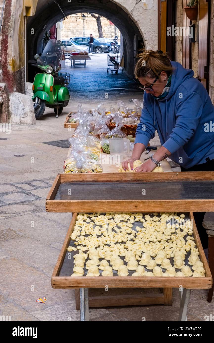 Half moon alley hi-res stock photography and images - Alamy