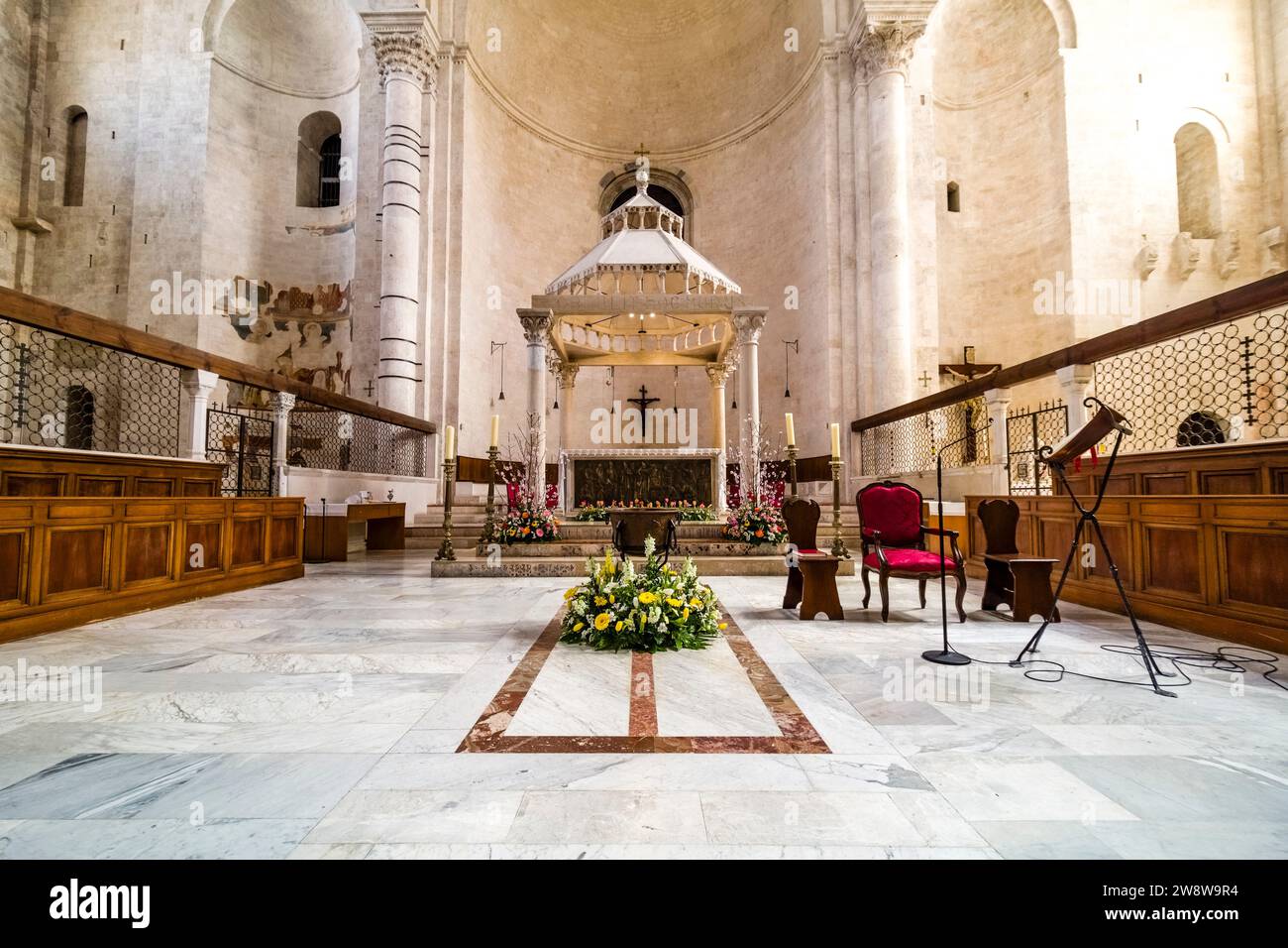 Altar and choir inside the Bari Cathedral, Cattedrale di San Sabino ...