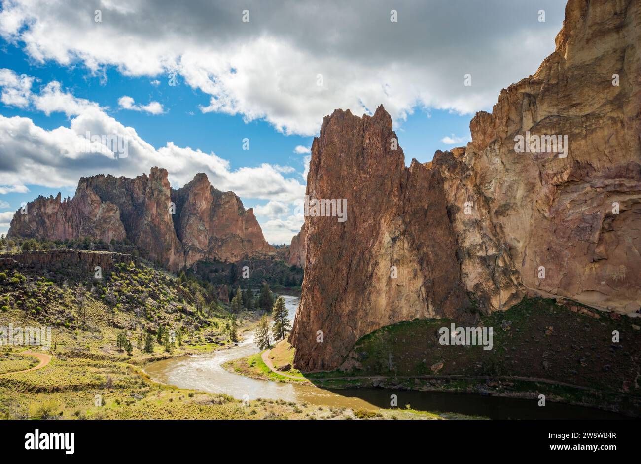 Buttes at Smith Rock State Park in central Oregon, US Stock Photo - Alamy