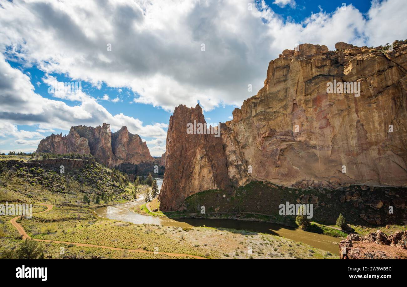 Buttes at Smith Rock State Park in central Oregon, US Stock Photo - Alamy