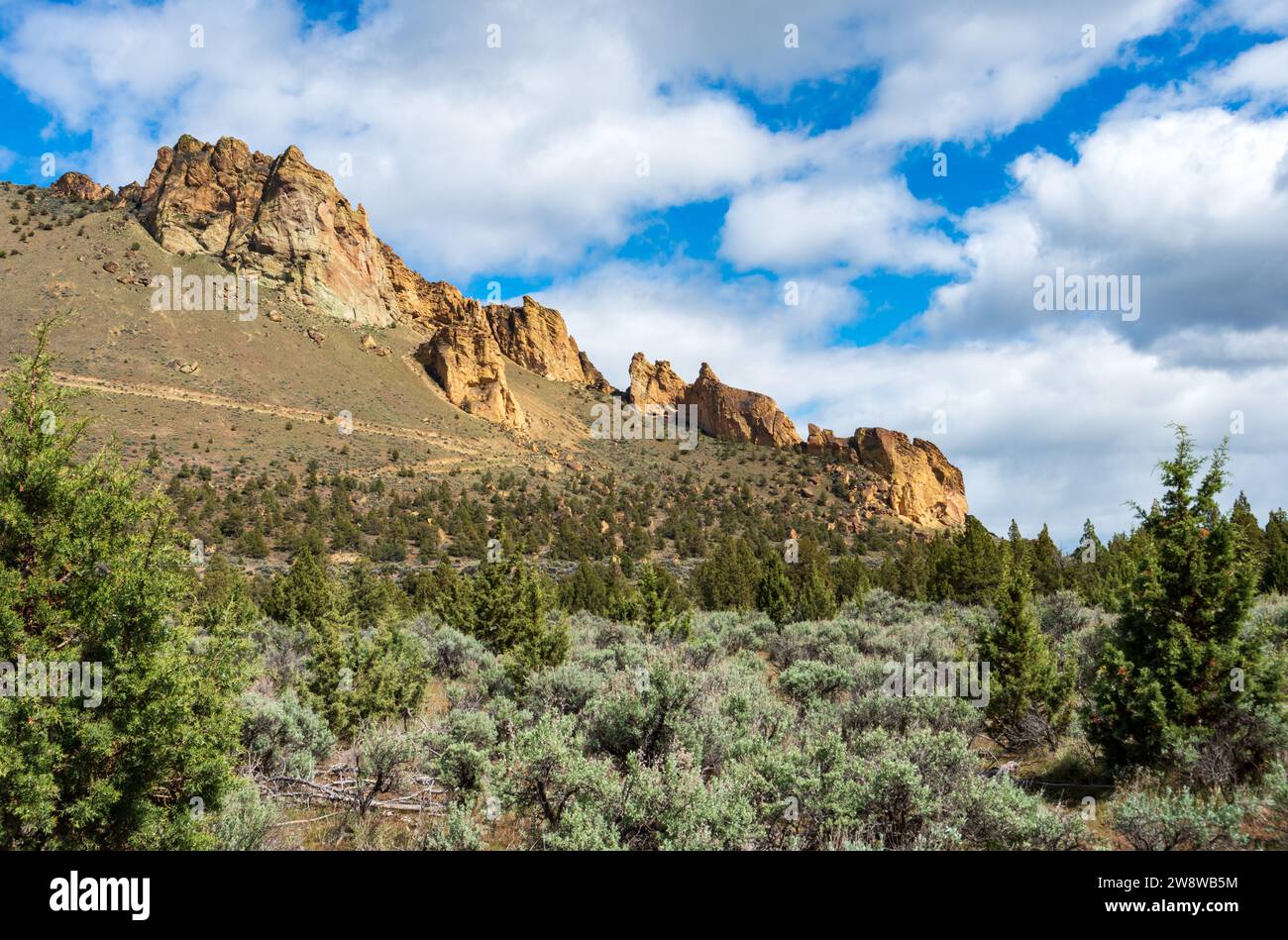 Buttes at Smith Rock State Park in central Oregon, US Stock Photo - Alamy