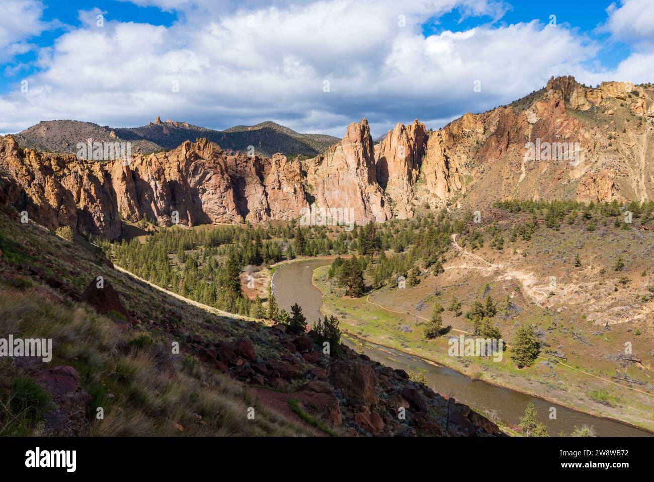 View of the River and Butte at Smith Rock State Park in Oregon, US ...