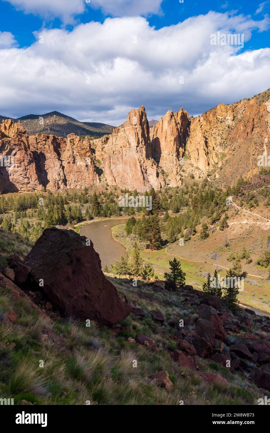 View of the River and Butte at Smith Rock State Park in Oregon, US ...