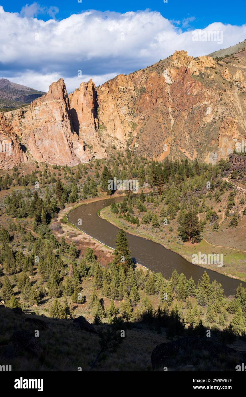 View of the River and Butte at Smith Rock State Park in Oregon, US ...
