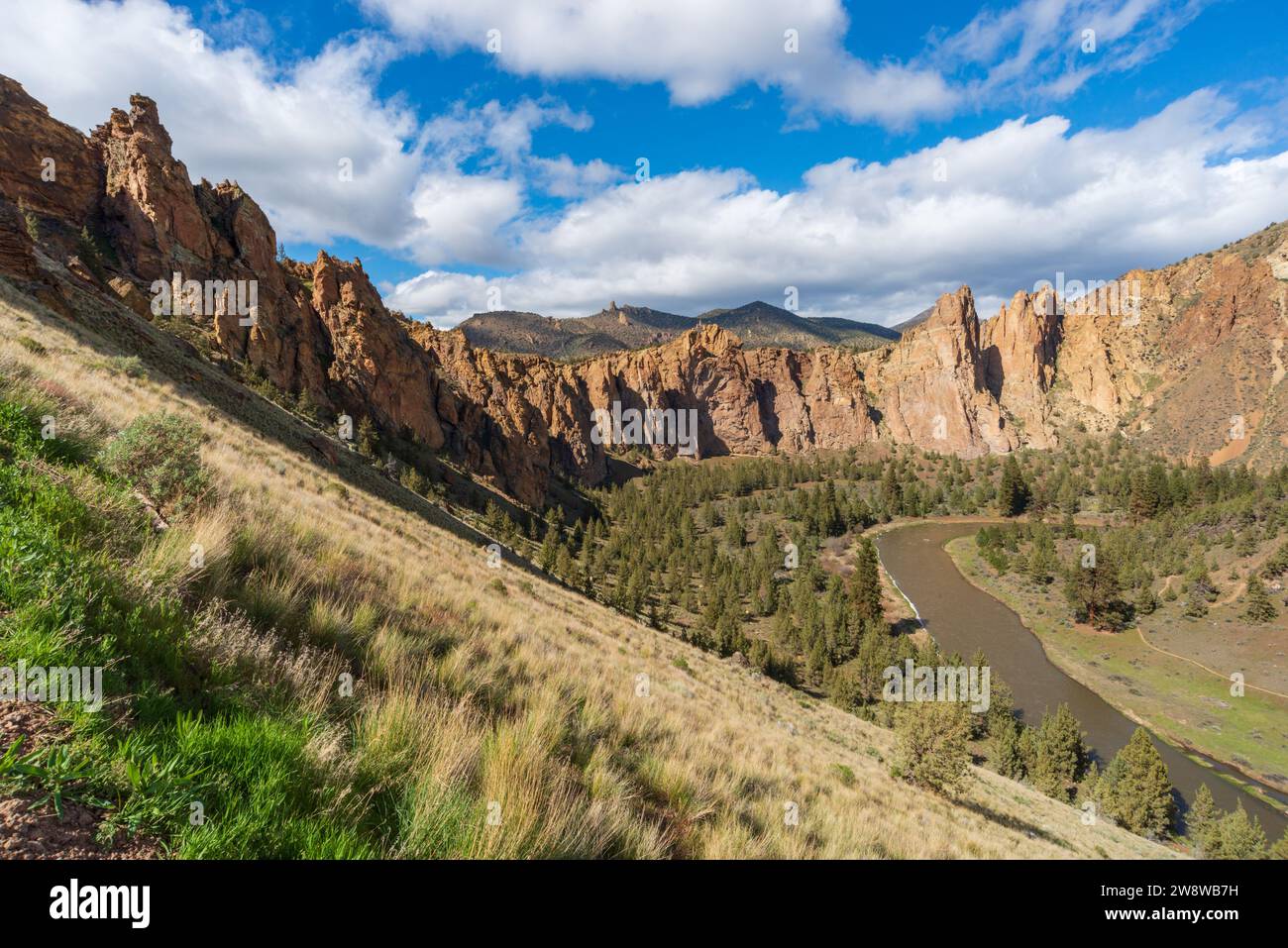 View of the River and Butte at Smith Rock State Park in Oregon, US ...