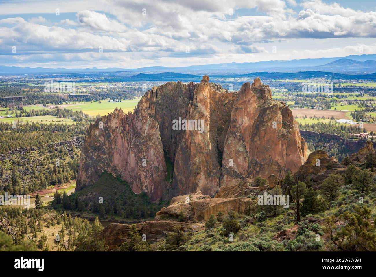 Rock Formations at Smith Rock State Park in central Oregon, US Stock ...