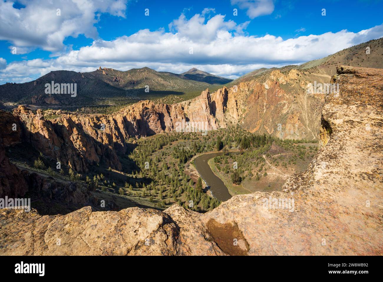 View of the River and Butte at Smith Rock State Park in Oregon, US ...