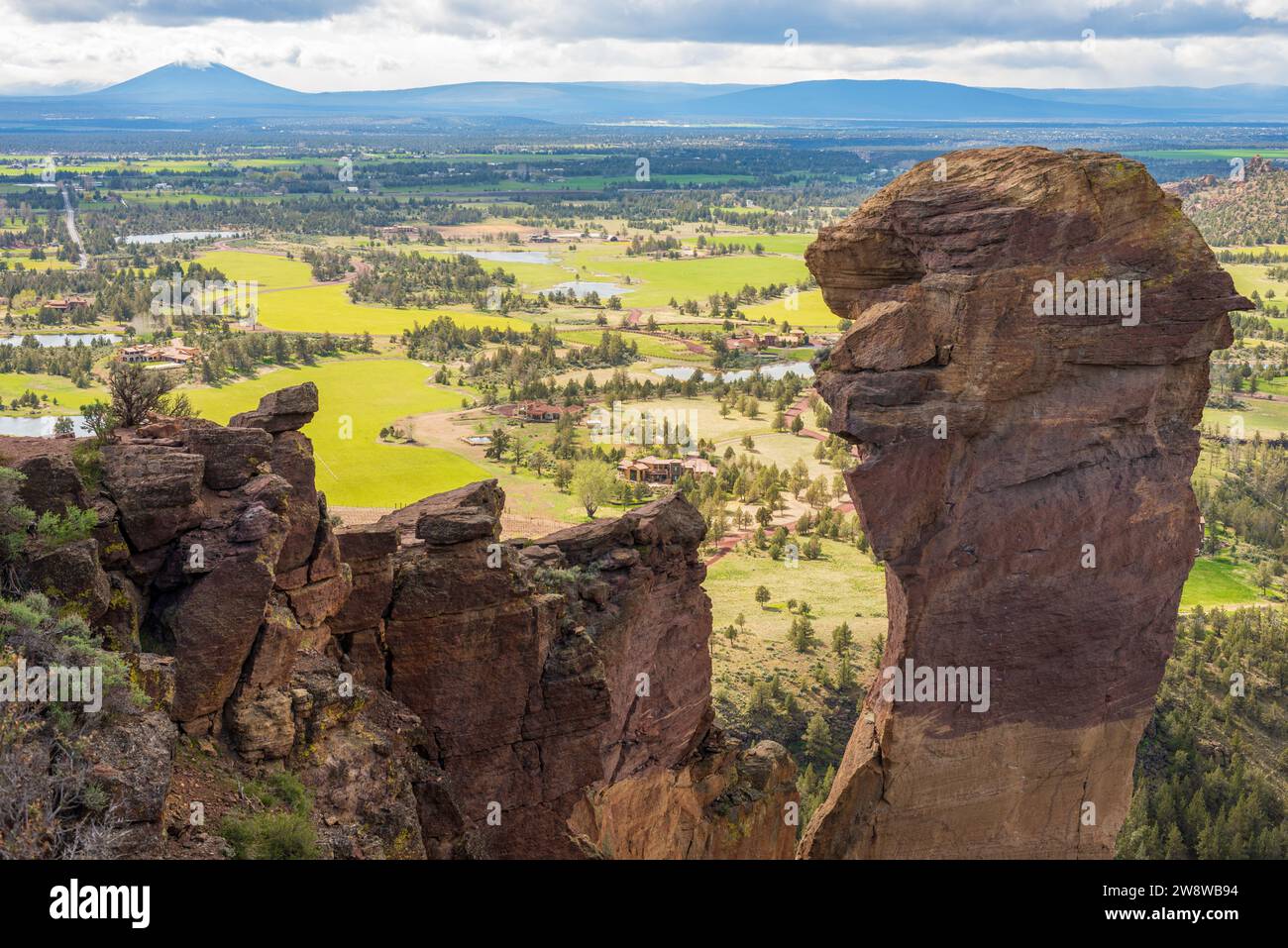 Rock Formations at Smith Rock State Park in central Oregon, US Stock ...