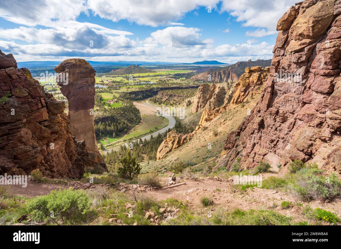 Overlook from the Top of Smith Rock State Park in central Oregon, US ...