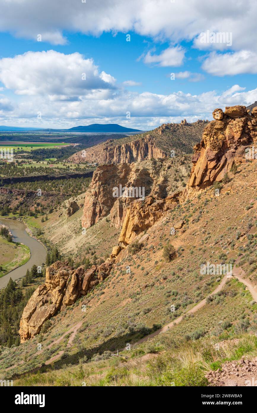 Overlook from the Top of Smith Rock State Park in central Oregon, US ...