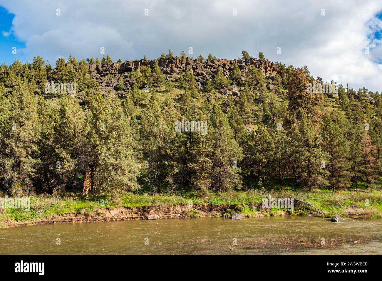View of the River and Butte at Smith Rock State Park in Oregon, US ...