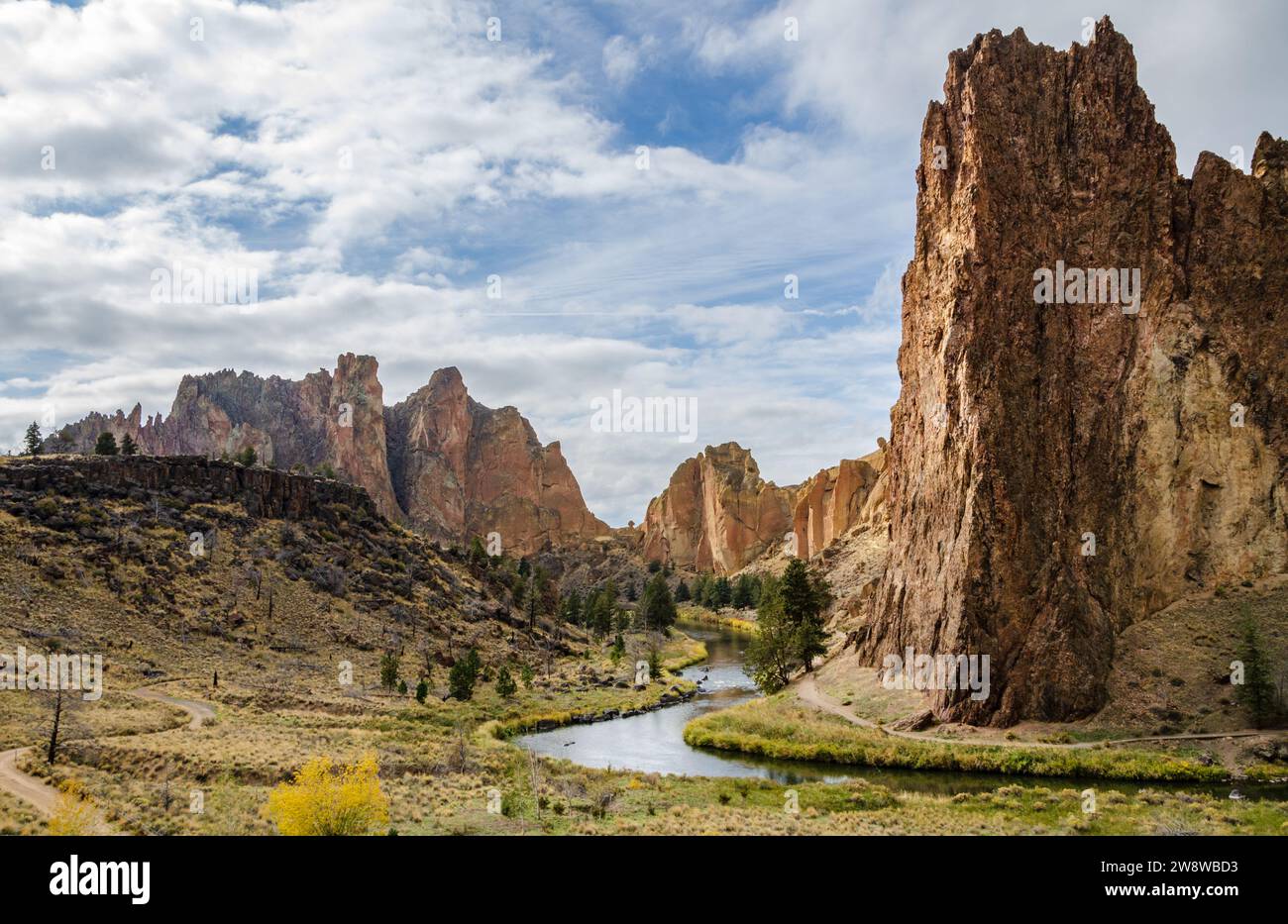 View of the River and Butte at Smith Rock State Park in Oregon, US ...