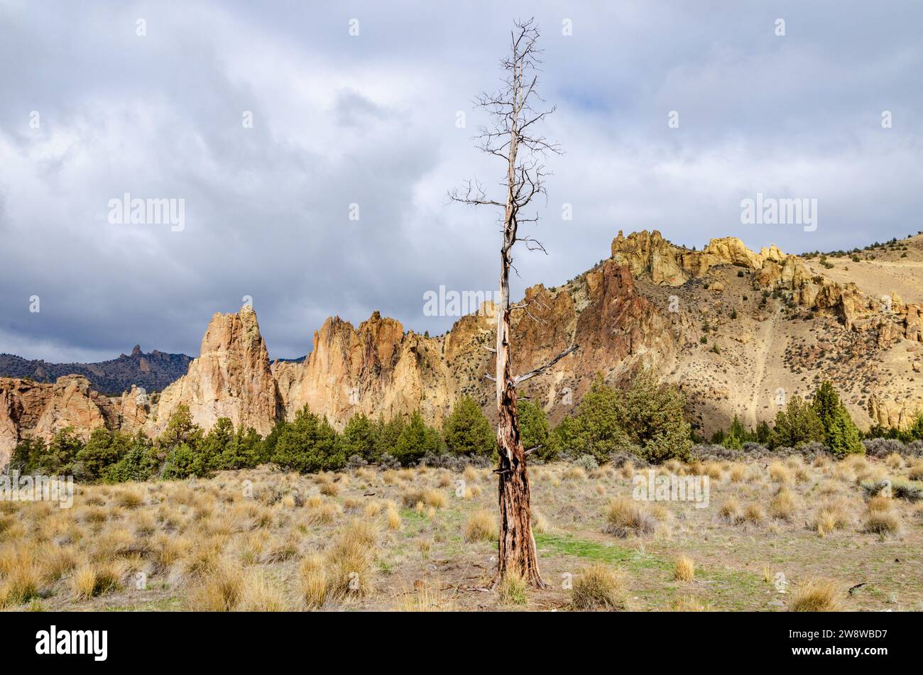 Buttes at Smith Rock State Park in central Oregon, US Stock Photo - Alamy
