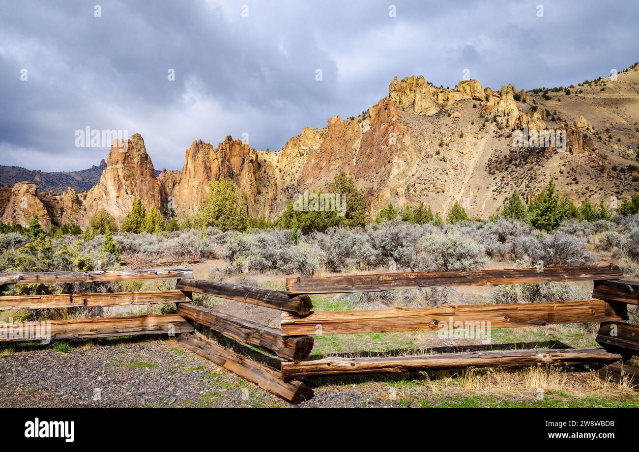 Buttes at Smith Rock State Park in central Oregon, US Stock Photo - Alamy