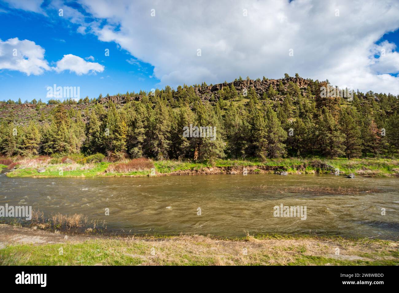 View of the River and Butte at Smith Rock State Park in Oregon, US ...