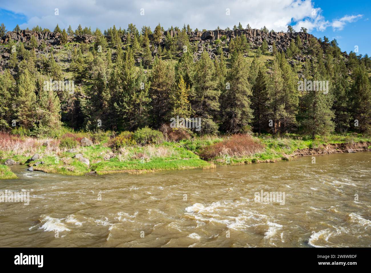 View of the River and Butte at Smith Rock State Park in Oregon, US ...