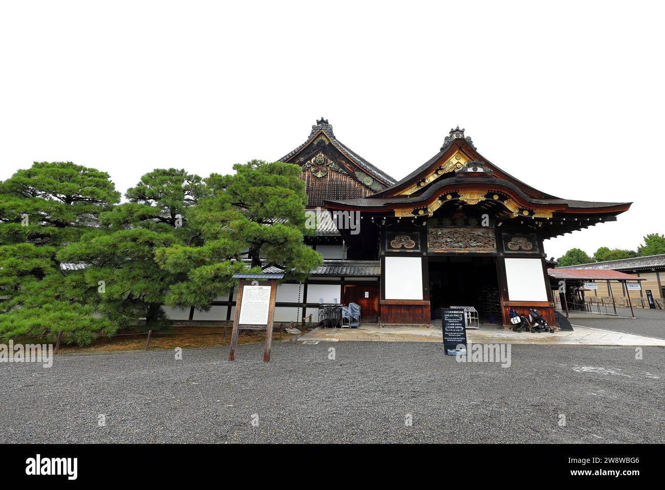 Nijo Castle with gardens, a home for the shogun Ieyasu in Nijojocho ...