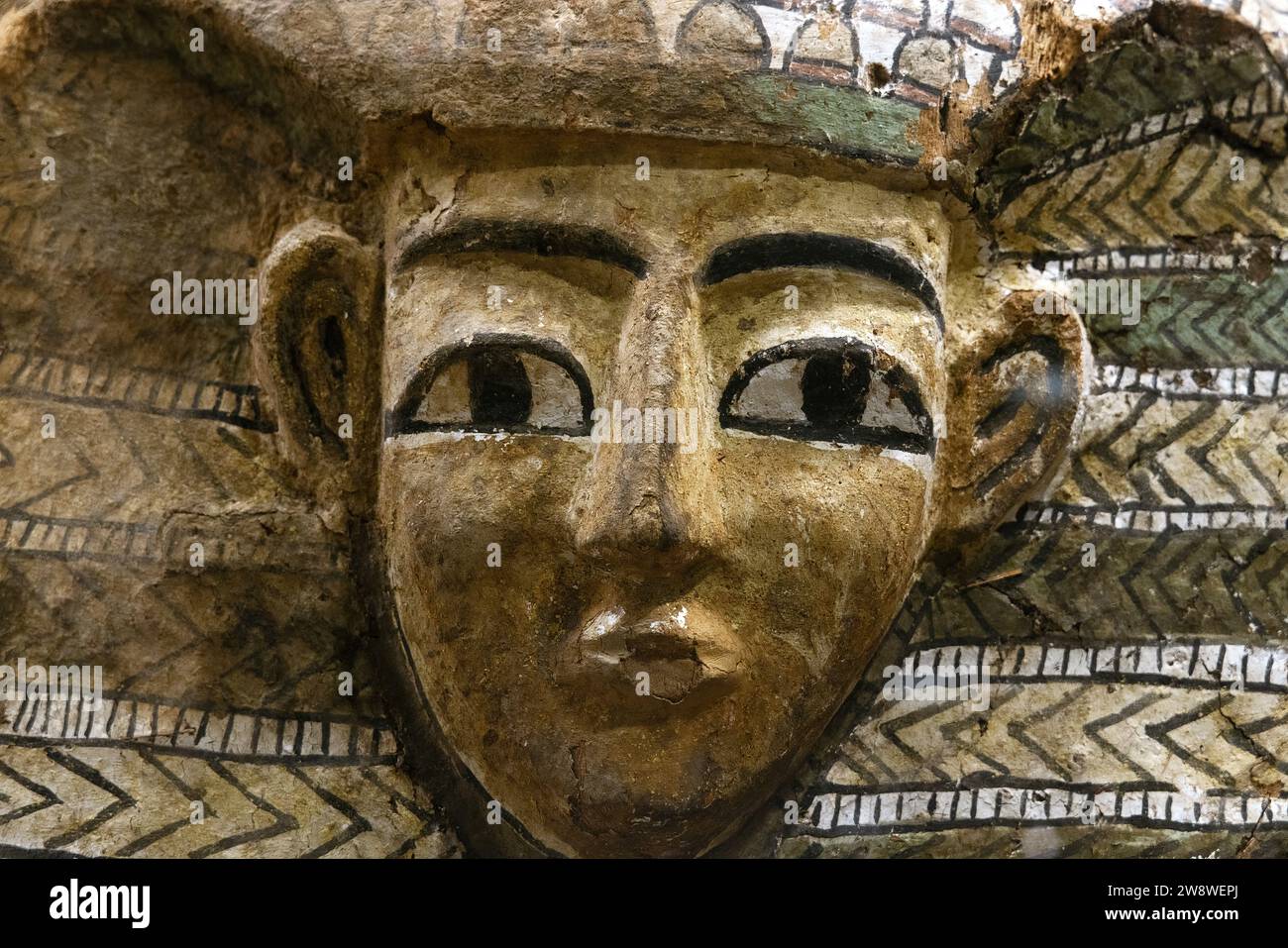 Egyptian face mask hi-res stock photography and images - Alamy