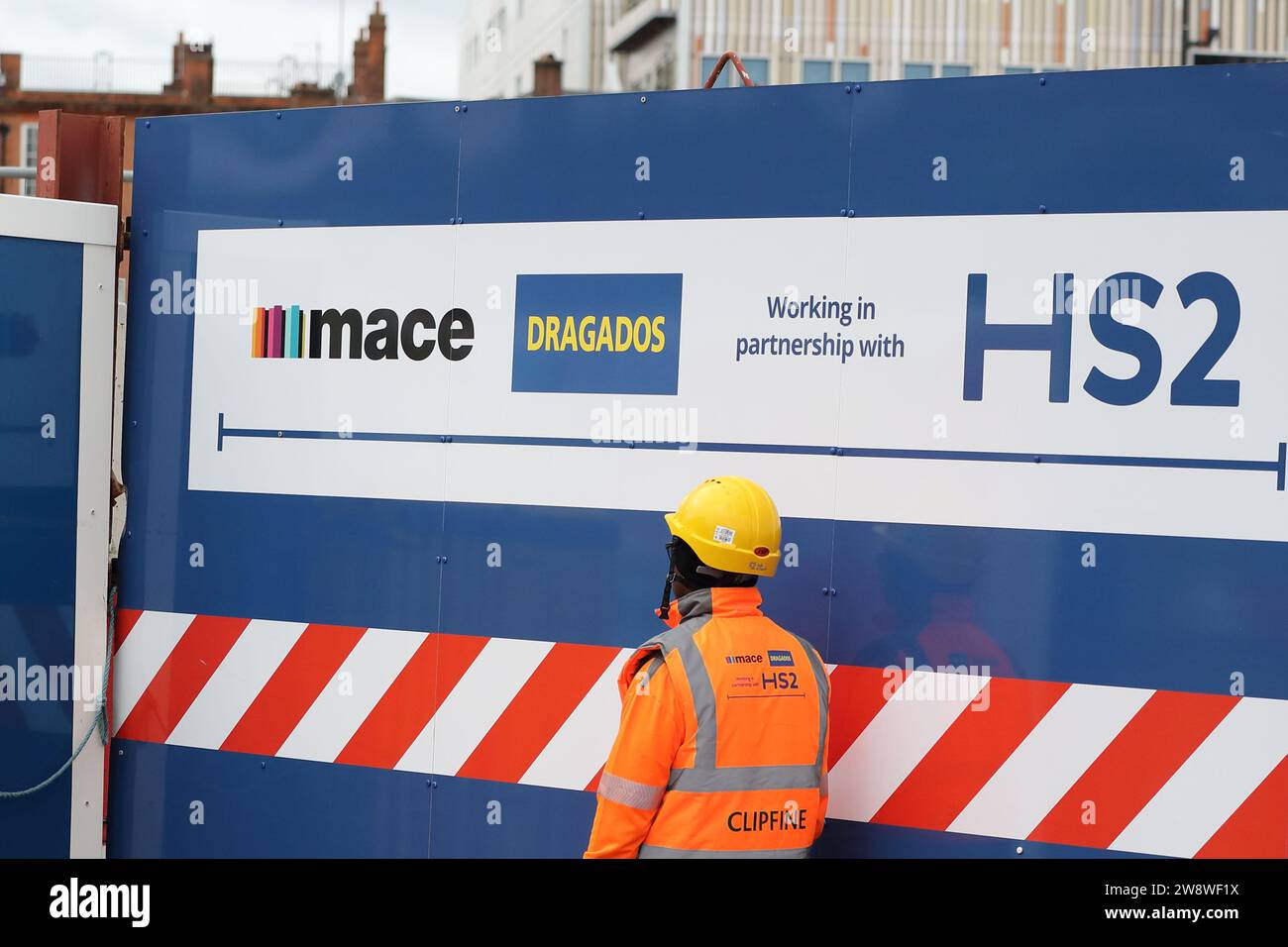 A workman at the Euston HS2 building site, London, UK Stock Photo - Alamy
