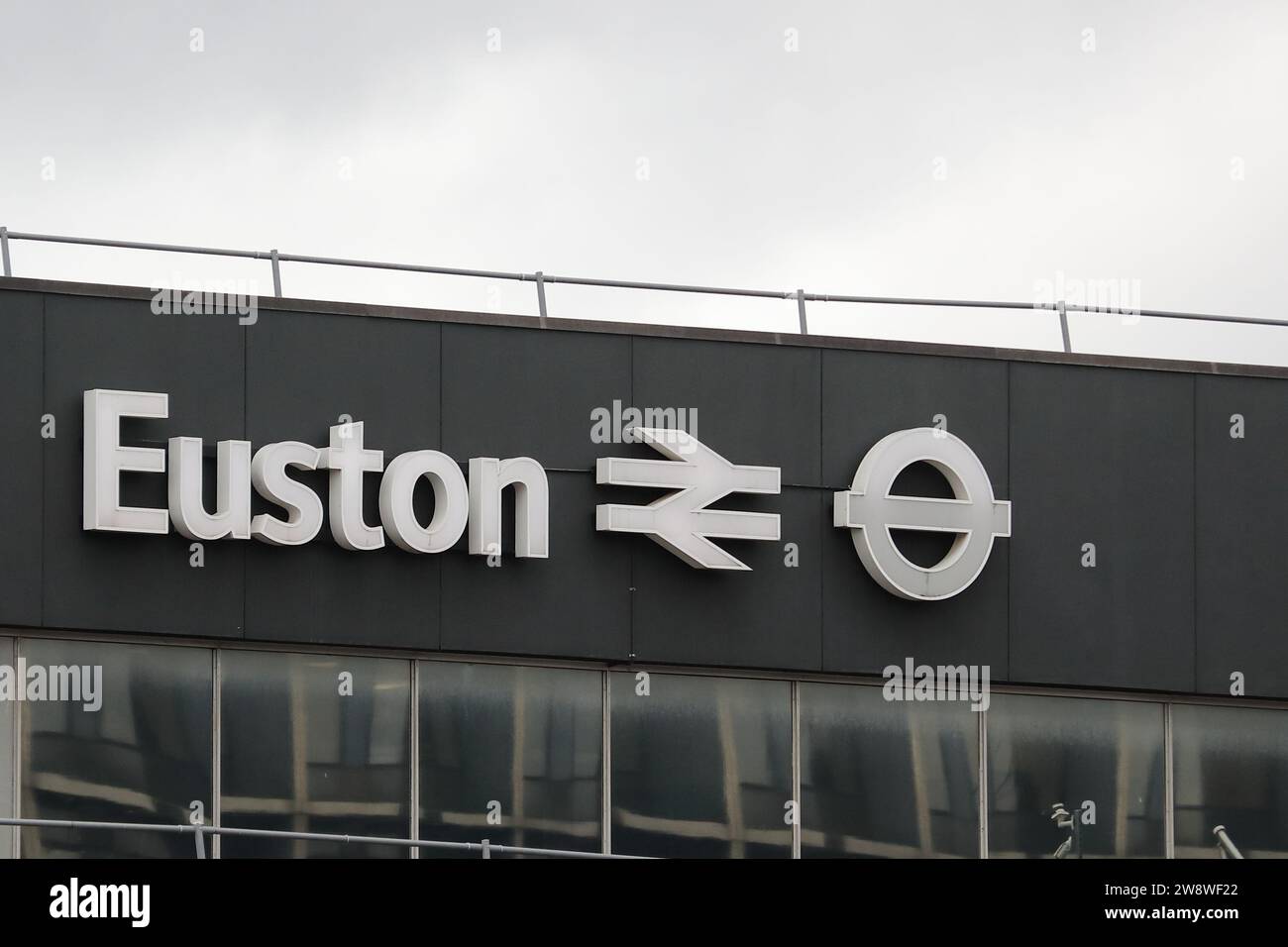 Sign above Euston Railway Station, London, UK Stock Photo - Alamy