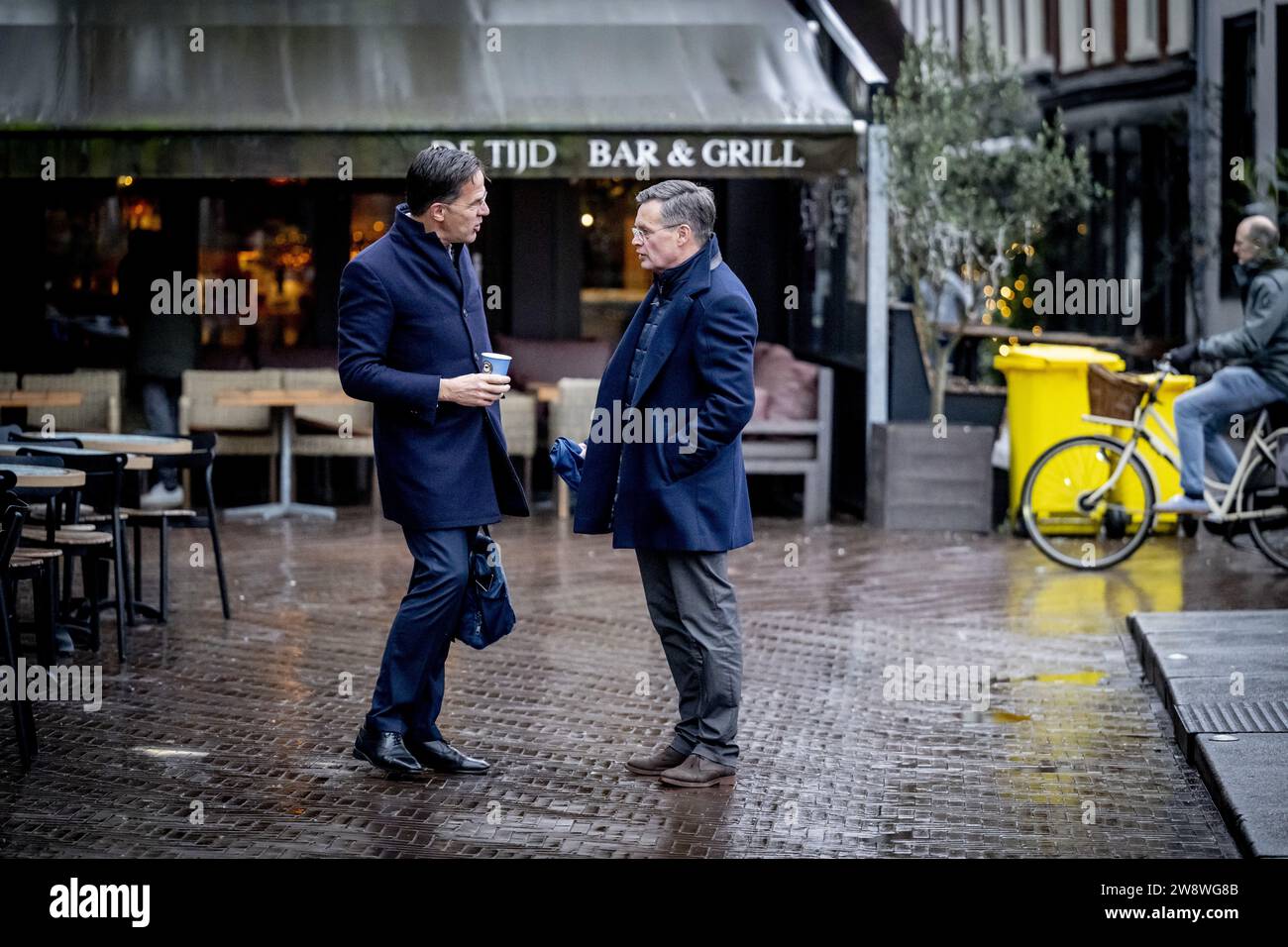 THE HAGUE - Outgoing Mark Rutte Prime Minister in conversation with Jan ...