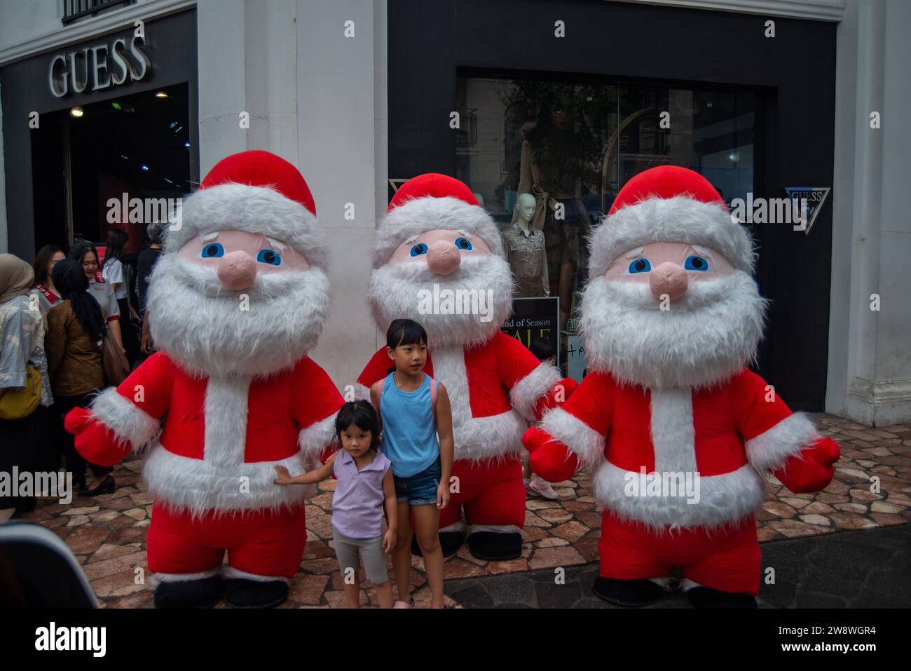 CHRISTMAS HOLIDAY DECORATIONS IN BANDUNG Visitors enjoy the atmosphere ...