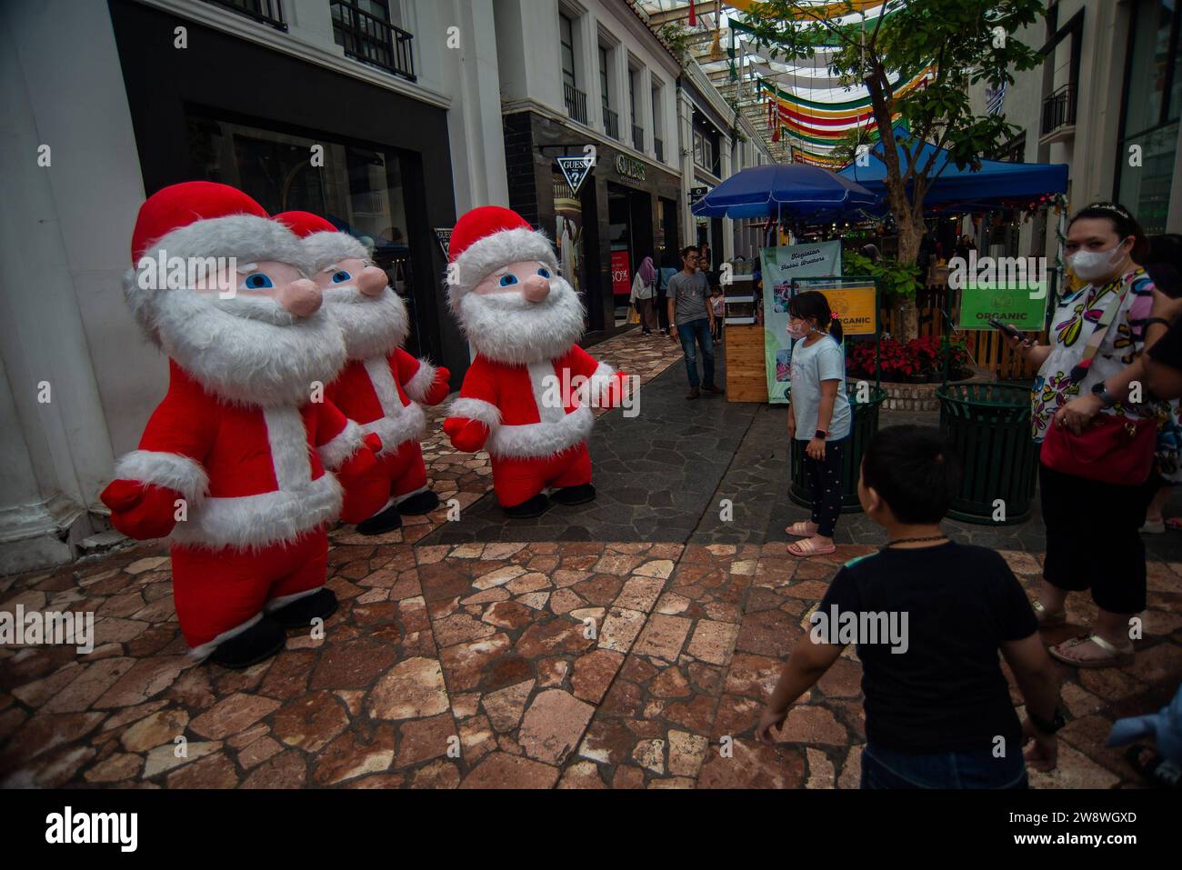 CHRISTMAS HOLIDAY DECORATIONS IN BANDUNG Visitors enjoy the atmosphere ...