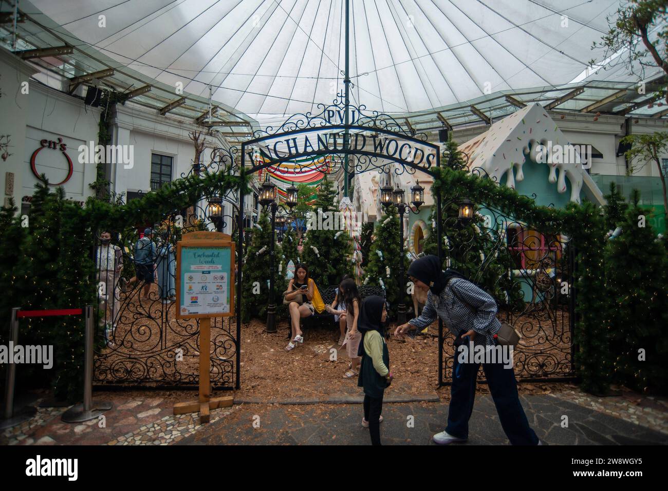 CHRISTMAS HOLIDAY DECORATIONS IN BANDUNG Visitors enjoy the atmosphere of Christmas decorations ...