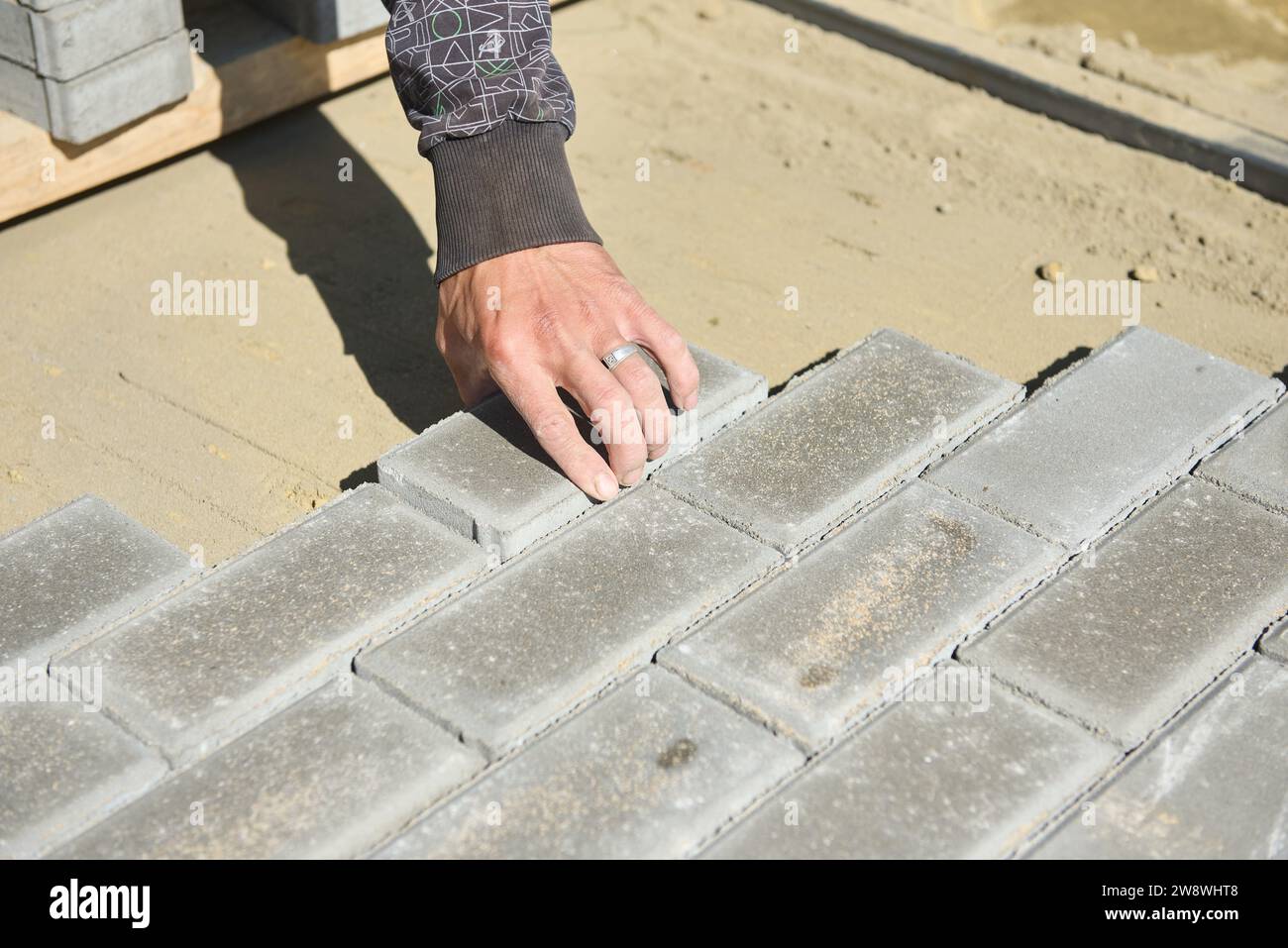 Lays paving slabs hi-res stock photography and images - Alamy
