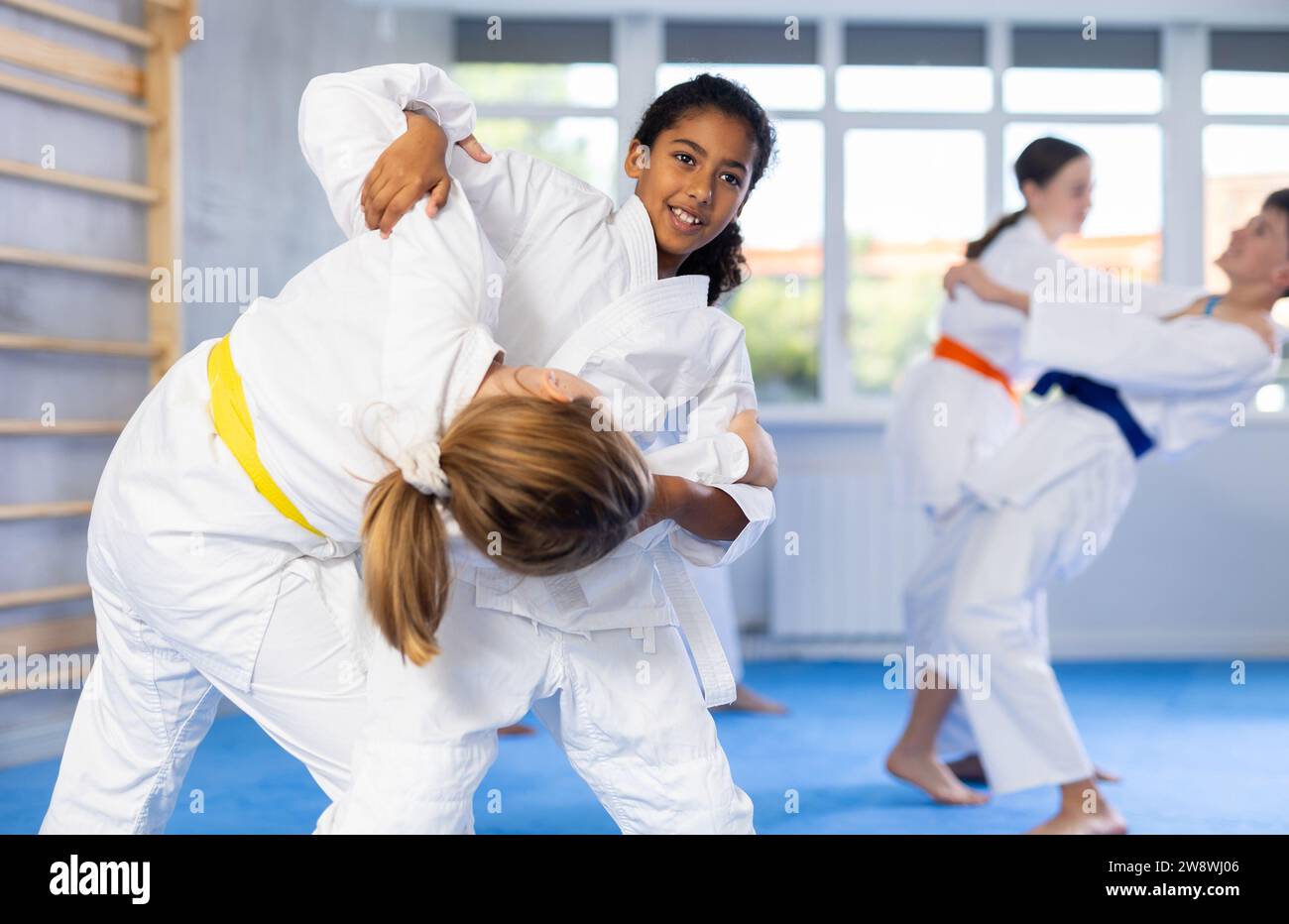 Two african american girls fighting hi-res stock photography and images ...
