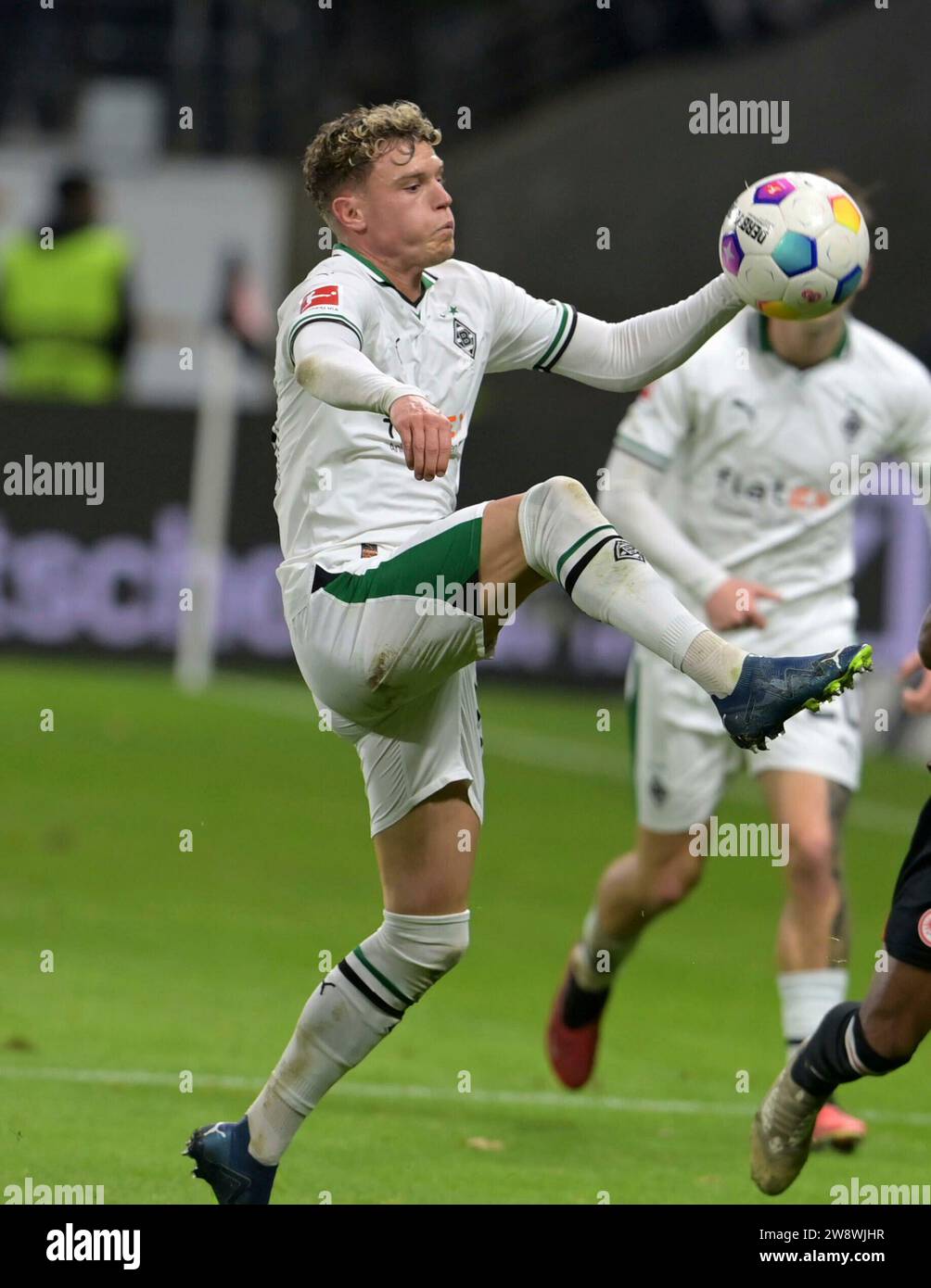 Frankfurt, Deutschland. 20th Dec, 2023. Robin Hack von Borussia ...