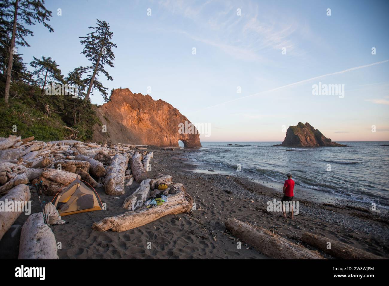 camping on Hole in the wall beach in Olympic National Park Stock Photo ...