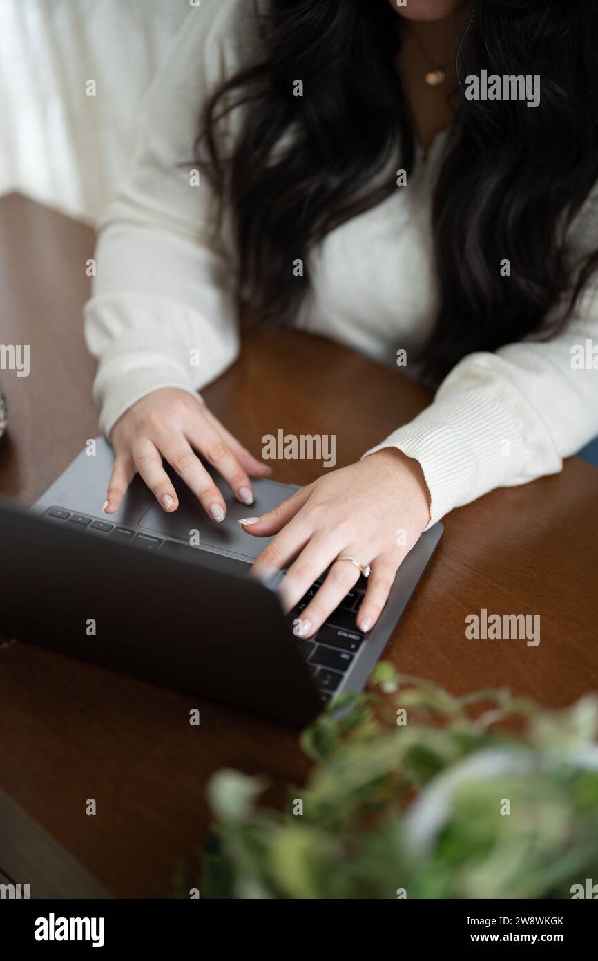 Typing hands working from home hi-res stock photography and images - Alamy