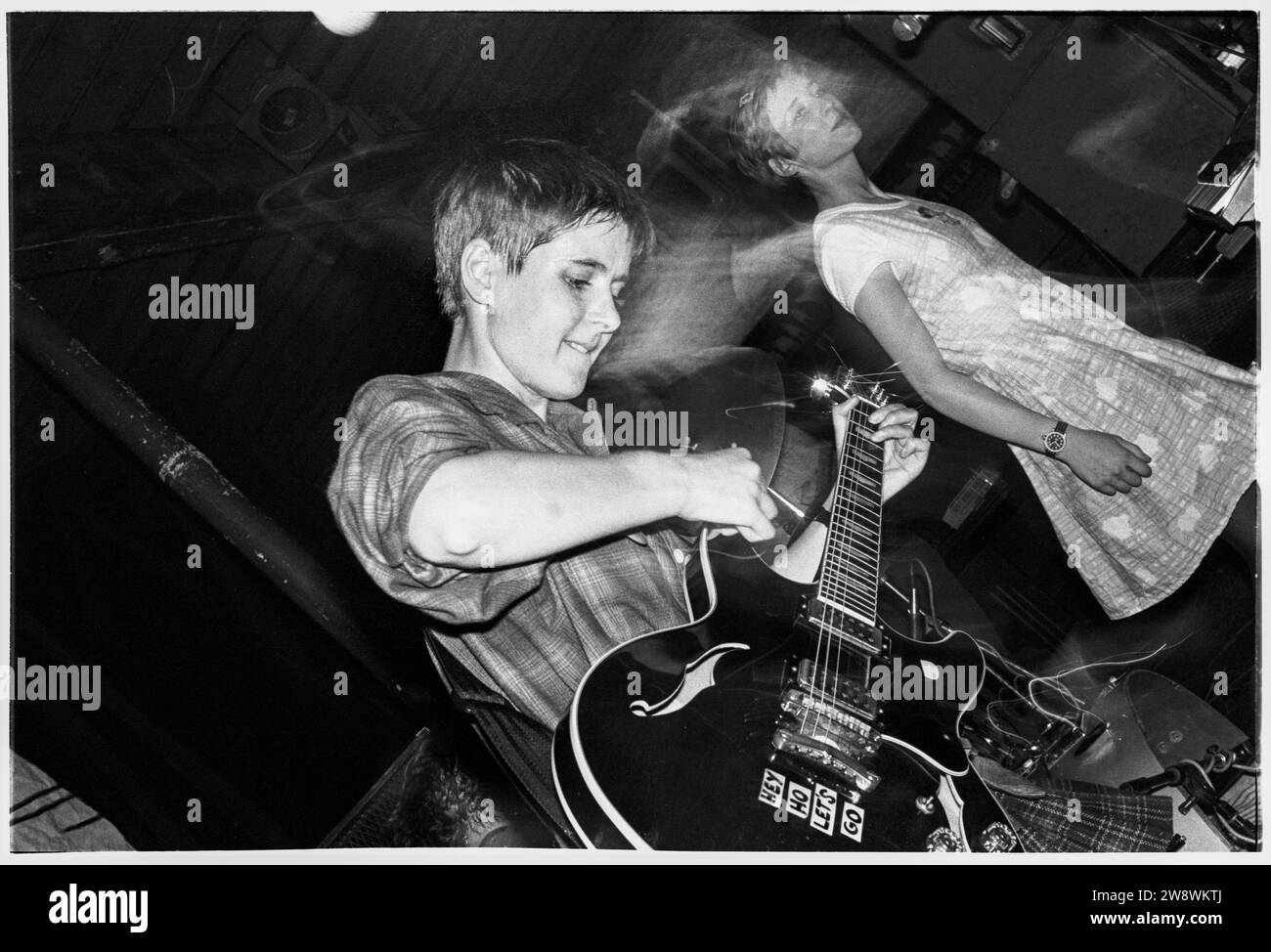 AMELIA FLETCHER, HEAVENLY, 1993: Amelia Fletcher and Cathy Rogers of ...