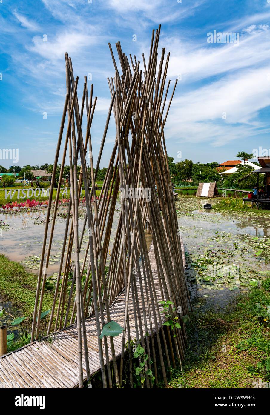 Rope bridges hi-res stock photography and images - Alamy