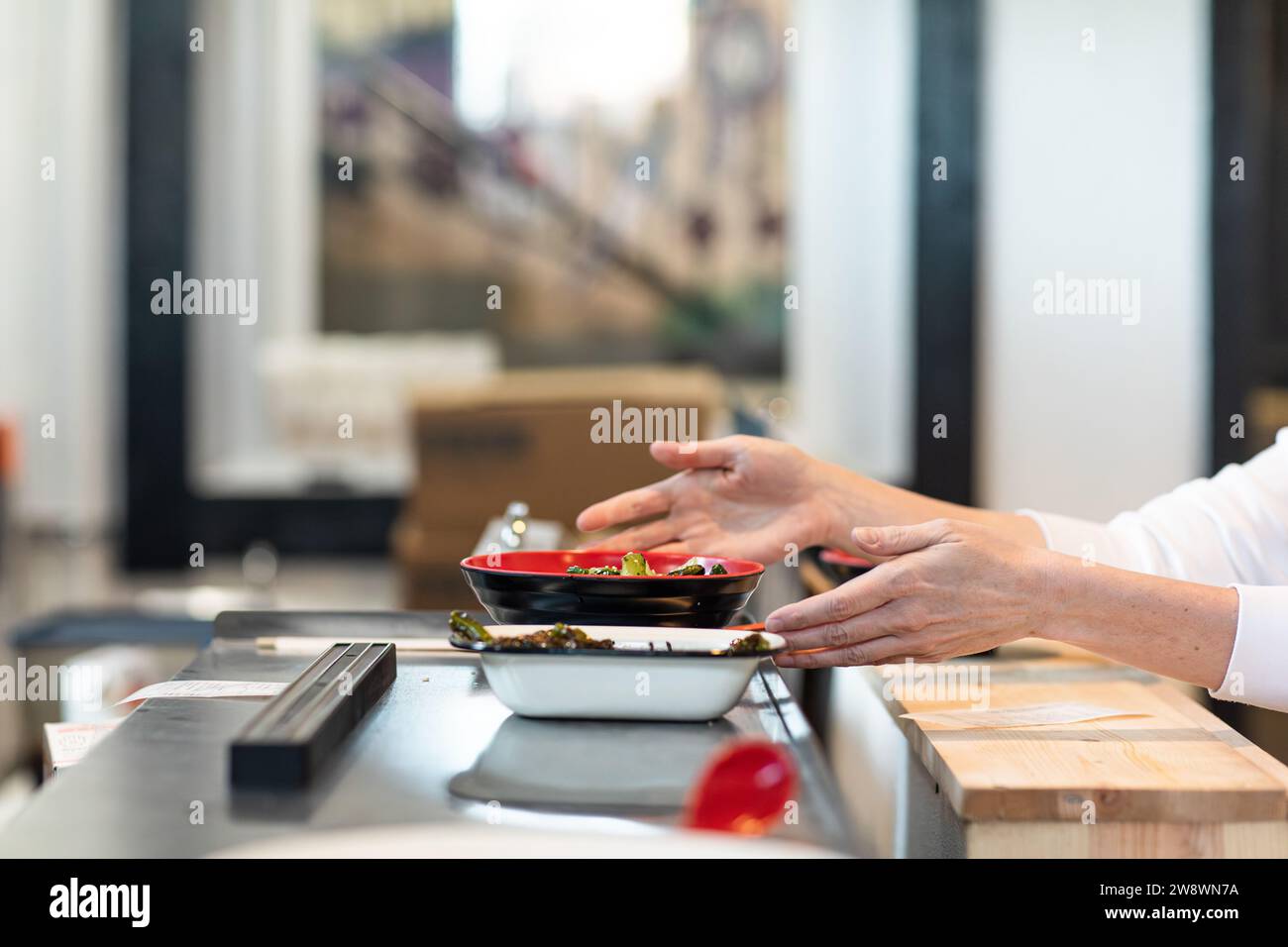 Women eating ramen japan hi-res stock photography and images - Alamy