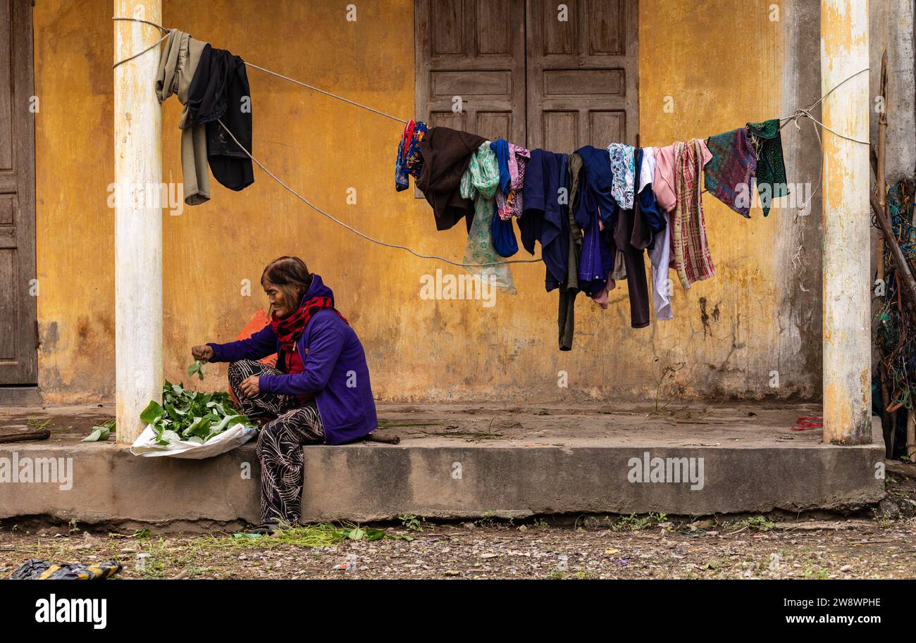 Vietnam poverty hi-res stock photography and images - Alamy