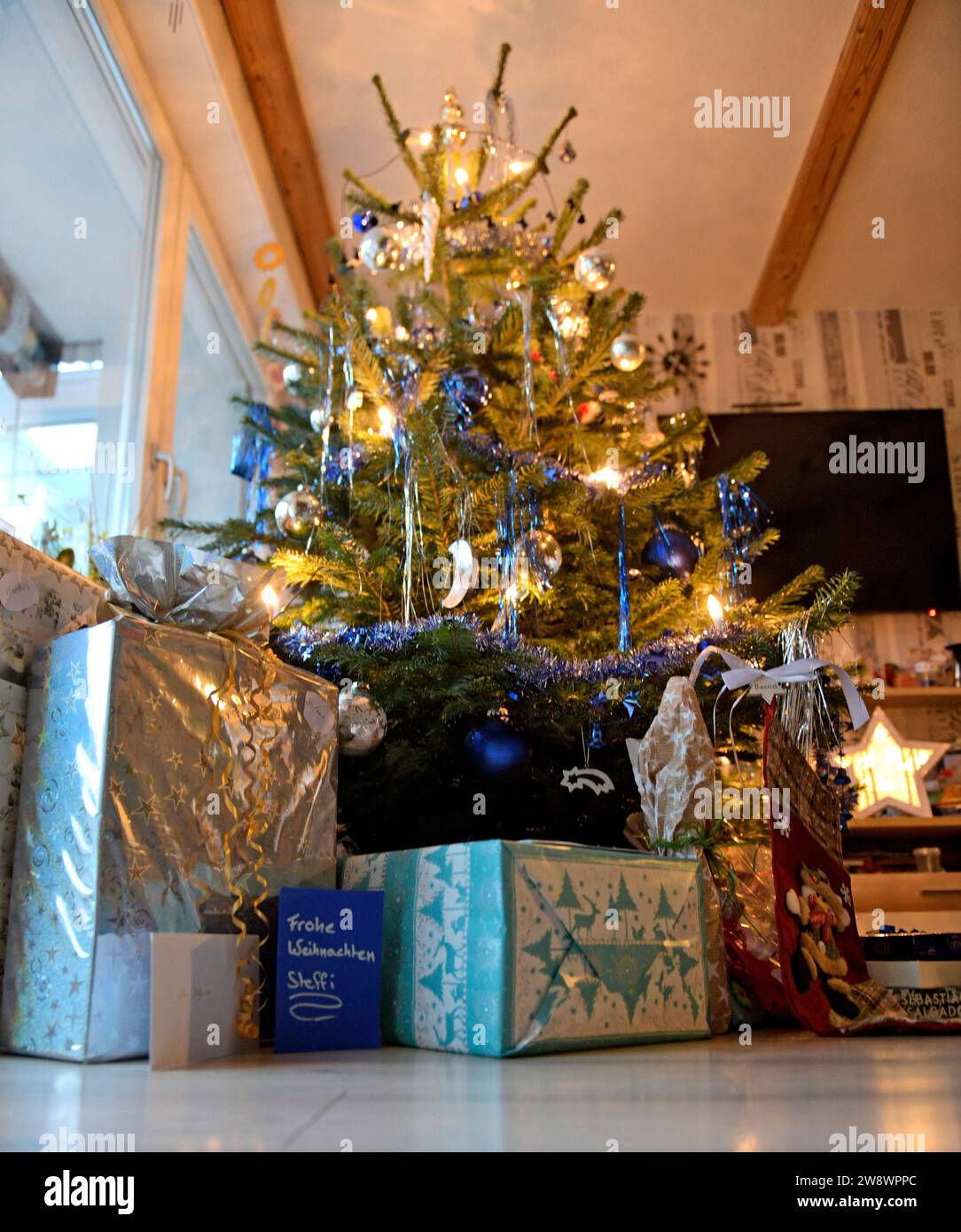 Warmes wohnzimmer hi-res stock photography and images - Alamy