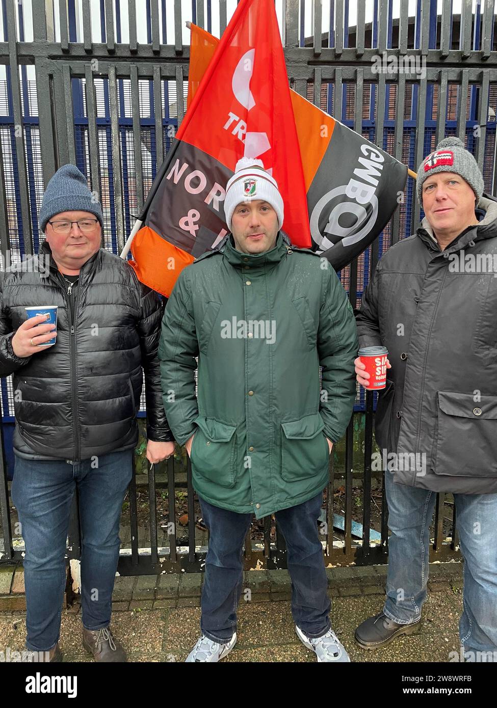 Members of Unite the Union, GMB and Siptu unions on the picket line ...