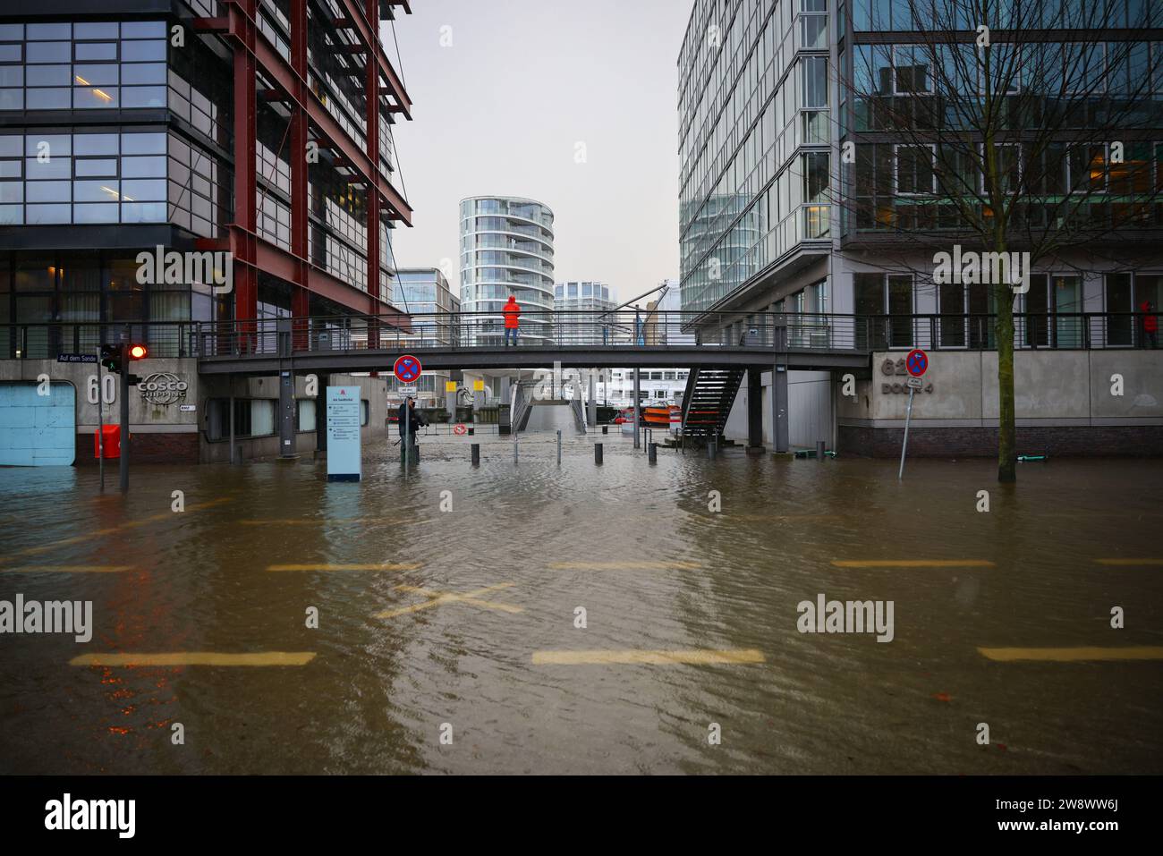 Hamburg, Germany. 22nd Dec, 2023. Water stands on the flooded street ...