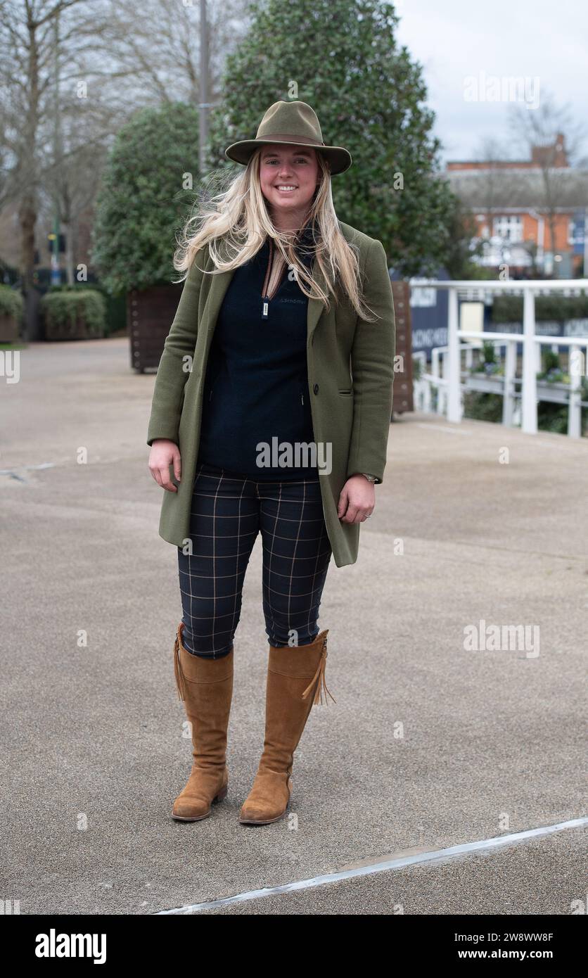 Ascot, Berkshire, UK. 22nd December, 2023. Racegoers arriving at Ascot ...