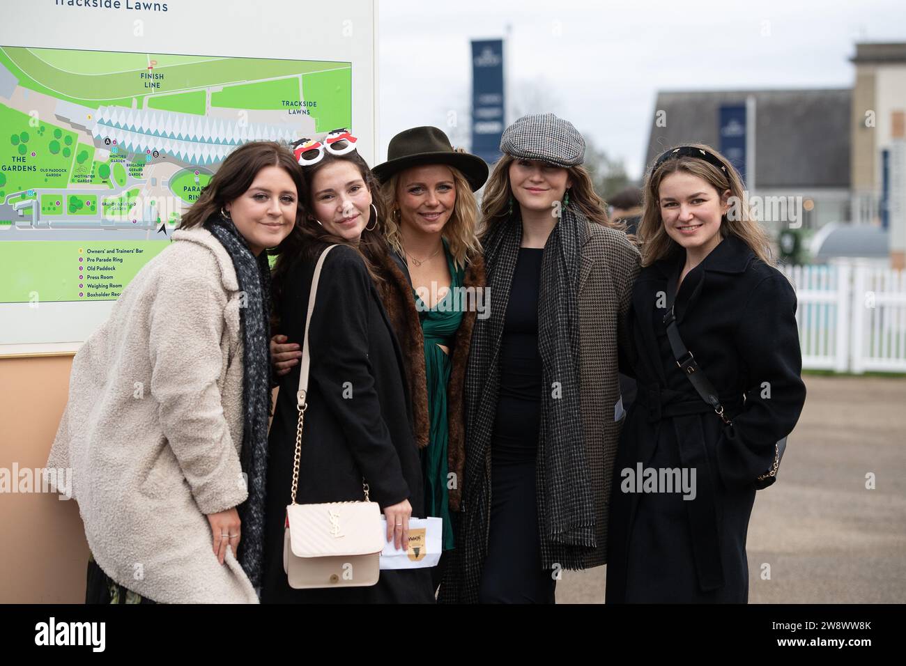 Ascot, Berkshire, UK. 22nd December, 2023. Racegoers arriving at Ascot ...