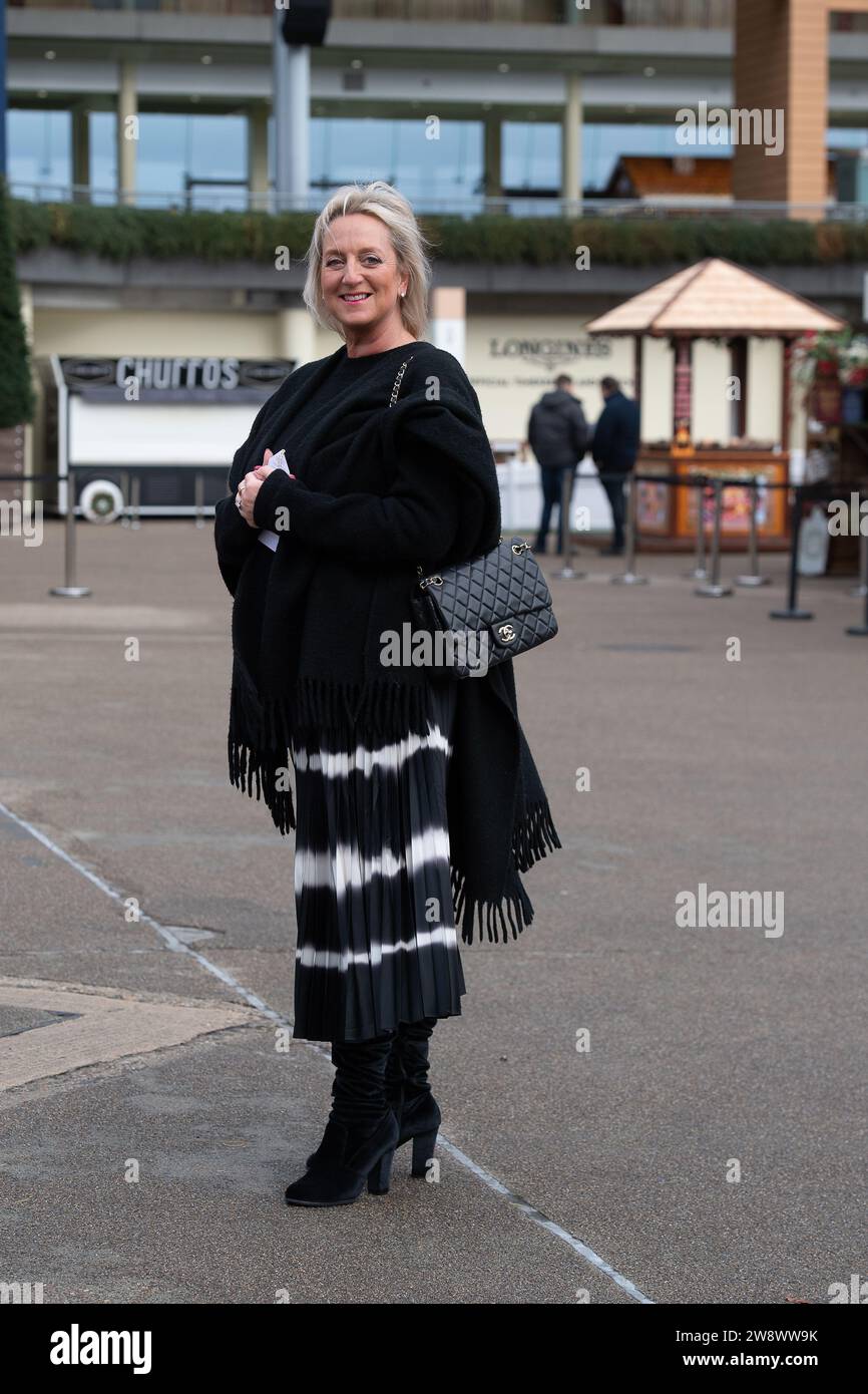 Ascot, Berkshire, UK. 22nd December, 2023. Racegoers arriving at Ascot ...