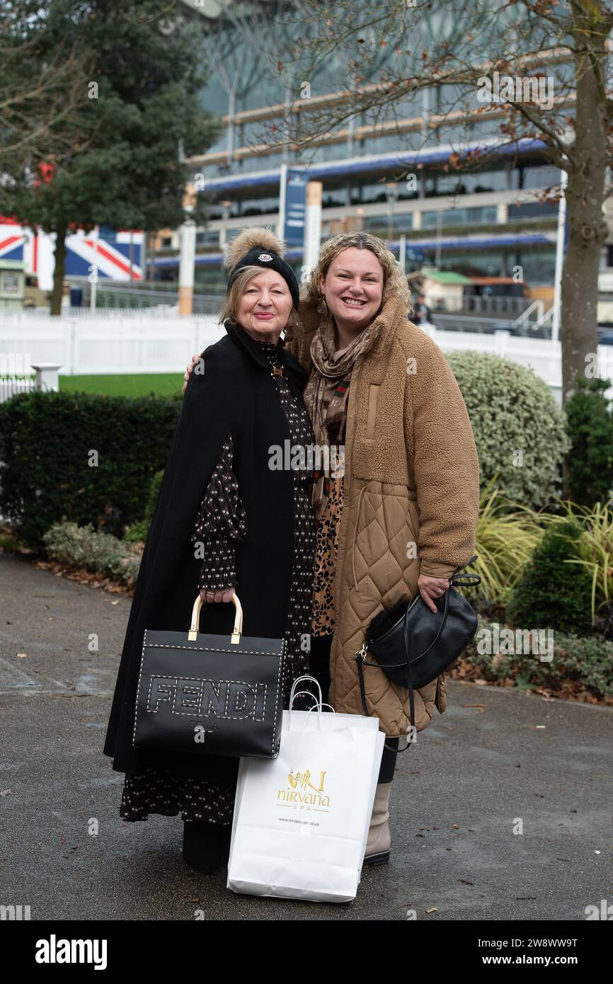 Ascot, Berkshire, UK. 22nd December, 2023. Racegoers arriving at Ascot ...