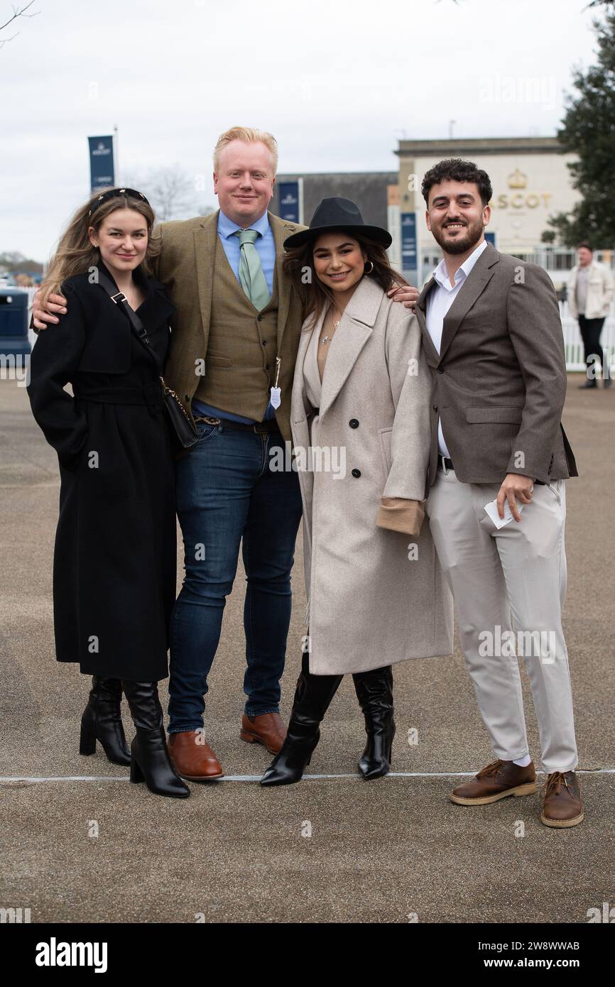 Ascot, Berkshire, UK. 22nd December, 2023. Racegoers arriving at Ascot ...